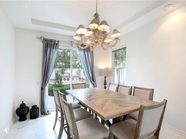 27 Vienne, Irvine, US, CA