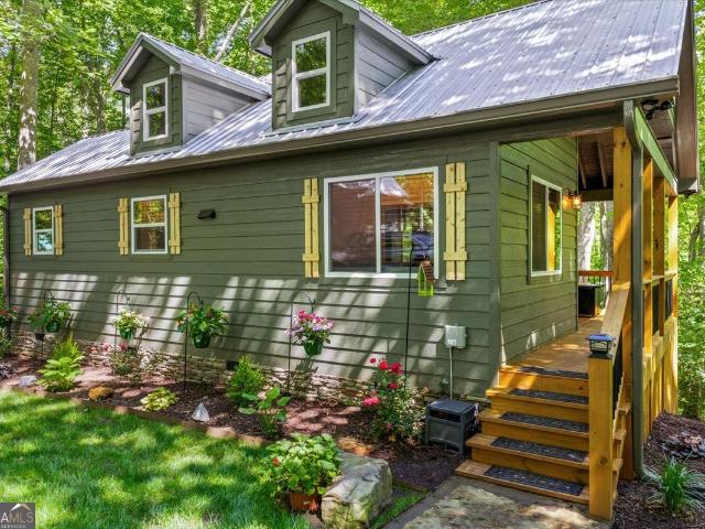 27 Village Way