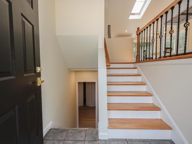 27 W Chamberlain Road