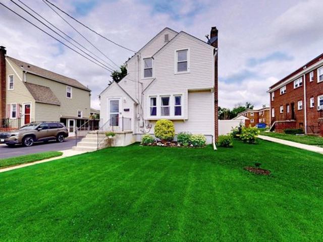 27 W Holly Ave, Oaklyn, NJ 08107