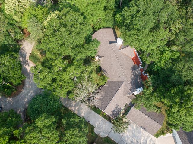 27 W Shaker Court