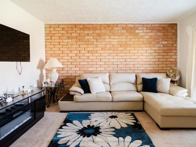 27 W Townhouse Lane