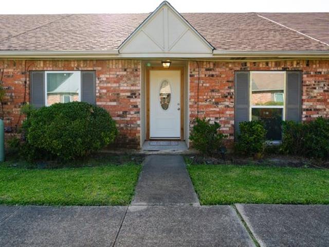 27 W Townhouse Ln, Grand Prairie, TX 75052