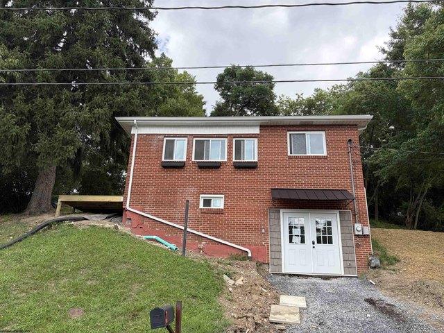 27 W Washington Ave, Westover, WV 26501
