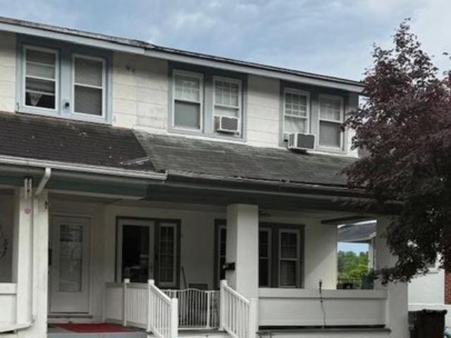 27 W 33rd St, Reading, PA 19606