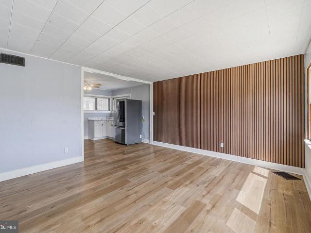 27 Walton Ave
