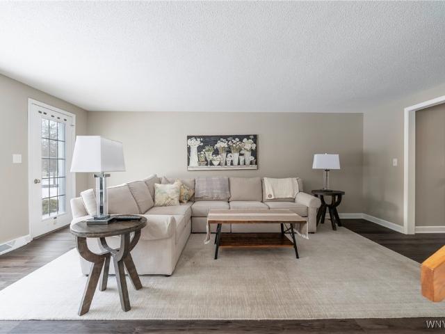 27 Wellington Court N