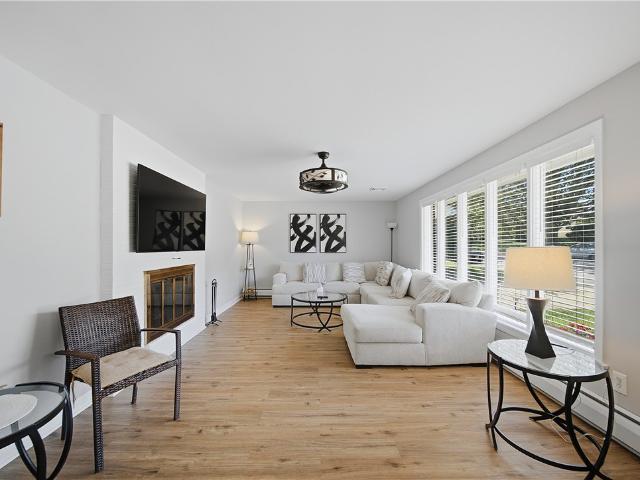 27 West River Parkway