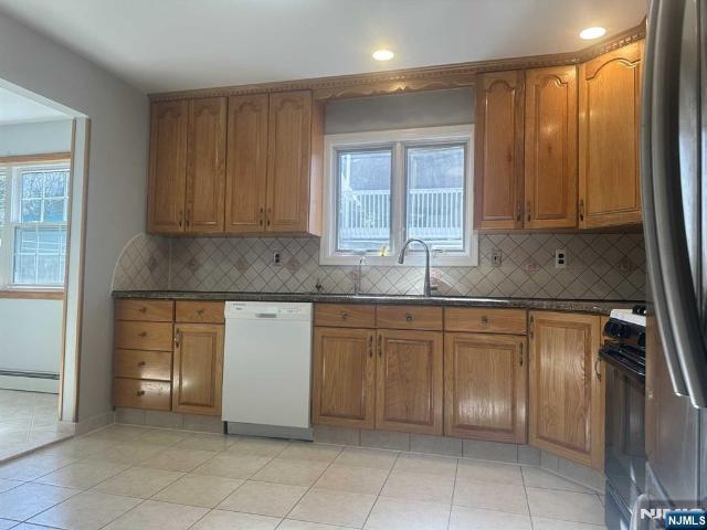 27 Whitaker Avenue # 1