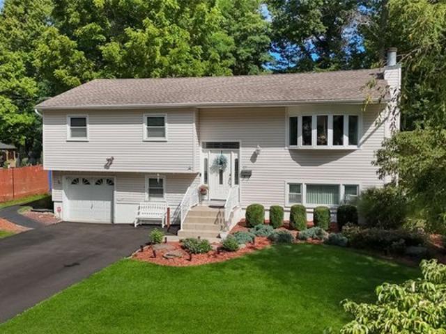 27 Will Rogers Ln, Nanuet, NY 10954