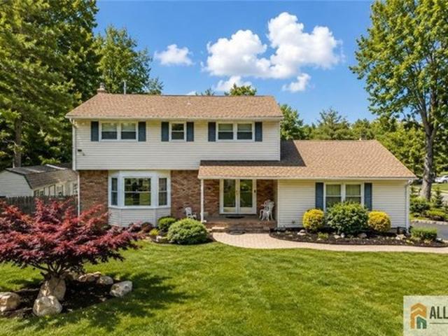 27 Woodmere Rd, North Brunswick, NJ 08902