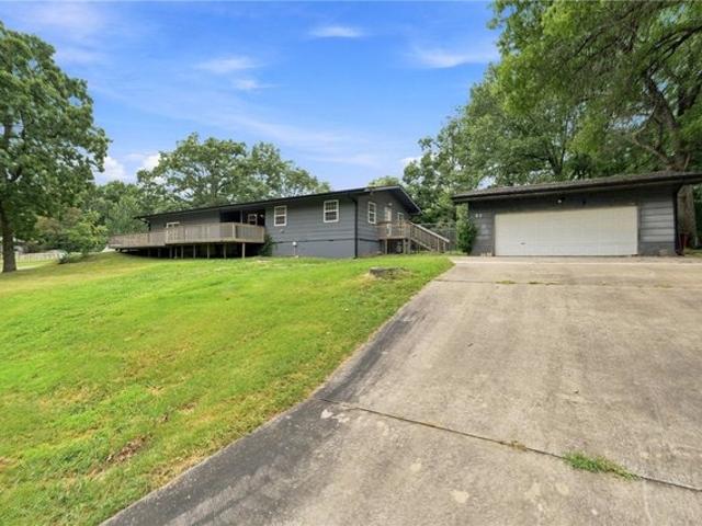 27 Worcester Dr, Bella Vista, AR 72714