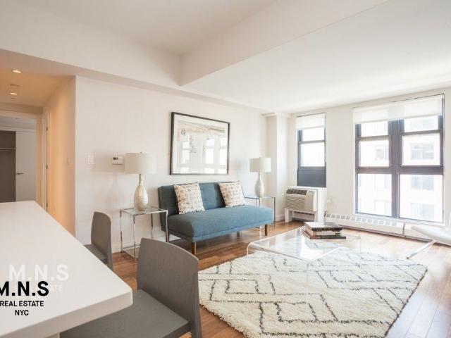 27 Albany Avenue 708