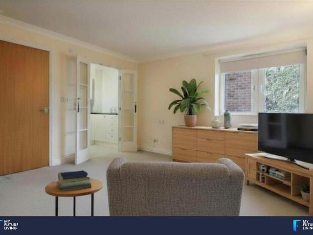 27 Amber Court, 100 106 Holland Road BN3 1 bed retirement property to rent £1,295 pcm £299 pw