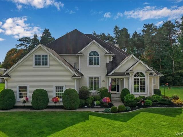27 Ann Marie Dr, Lancaster, NY 14086