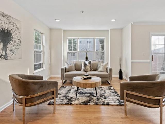27 Bayside Dr, Bayonne, NJ 07002