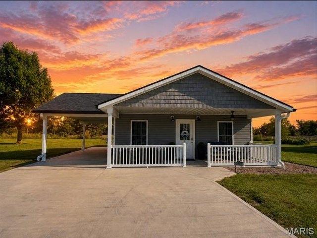 27 Benton Dr, Monroe City, MO 63456