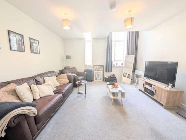 27 Bedroom Flat