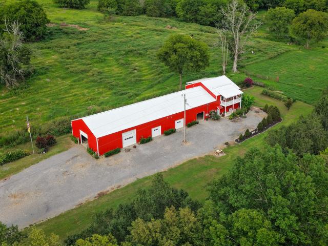 27 Bishop Hollow Ln