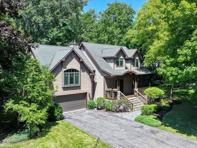 27 Bobkat Ln, Silver Bay, NY 12836