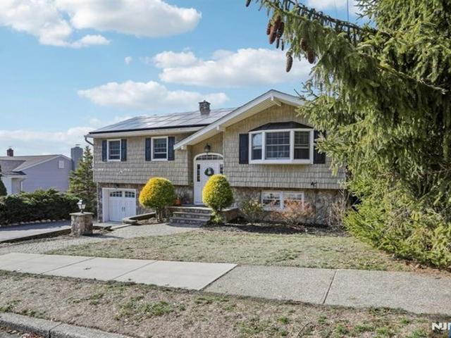 27 Borman Dr, Wanaque, NJ 07465