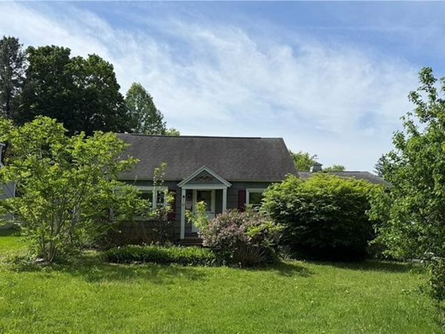 27 Brown St, Baldwinsville, NY 13027