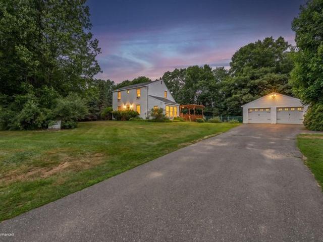 27 Bradford Ln, China, ME 04358