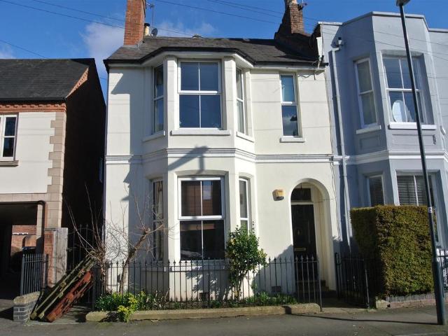 27 Campion Terrace, Leamington Spa, CV32 4 bed end of terrace house to rent £1,950 pcm £450 pw