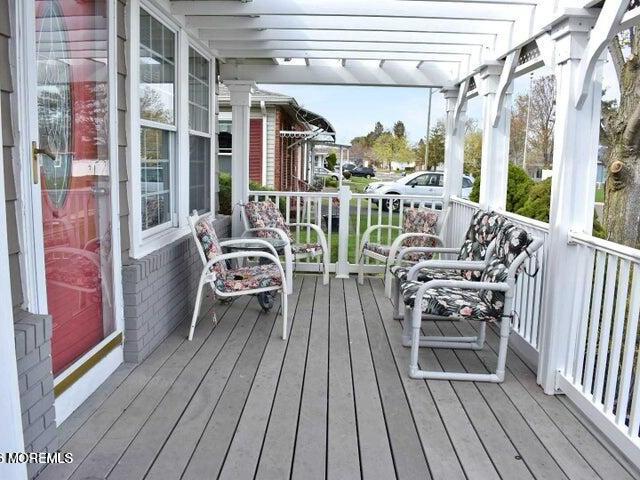 27 Castle Harbor Drive