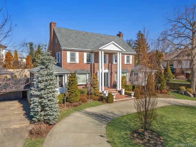 27 Center Drive