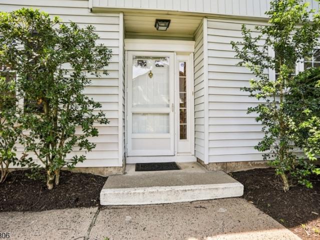 27 Coachlight Dr