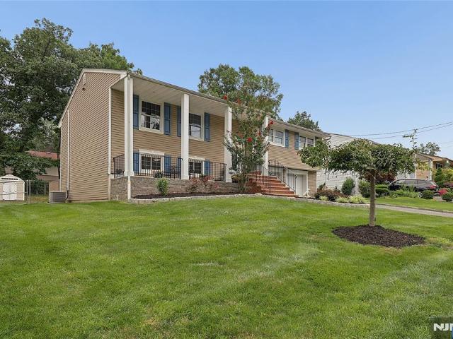 27 Colonial Woods Drive
