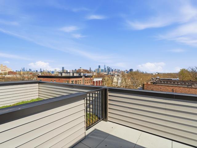 27 Clinton Ave # 2