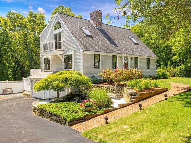 27 Crestview Dr, East Sandwich, MA 02537