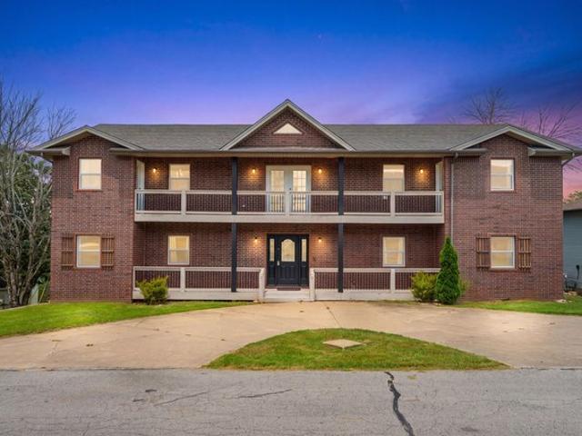 27 Crestview St, Kimberling City, MO 65686