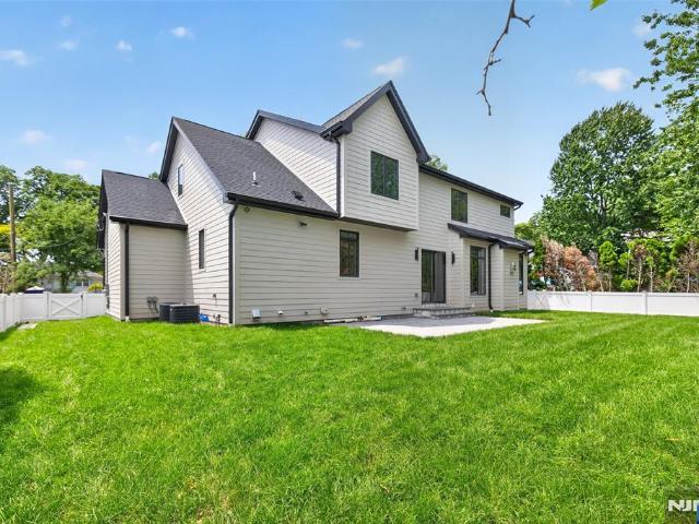 27 Crestwood Drive