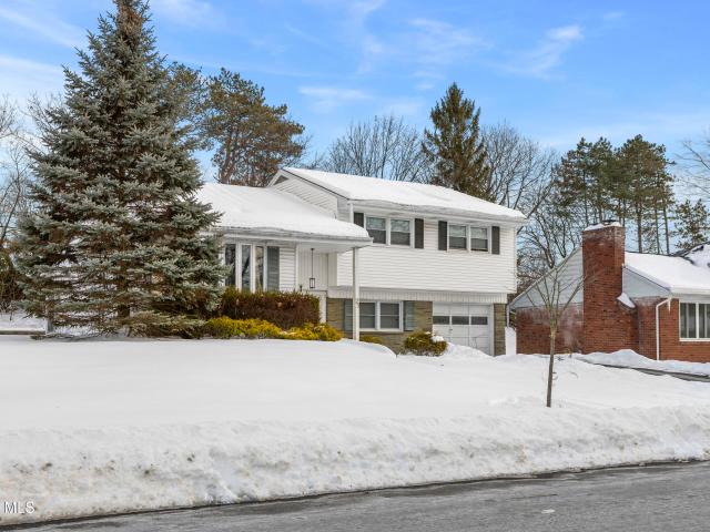 27 Davis Avenue
