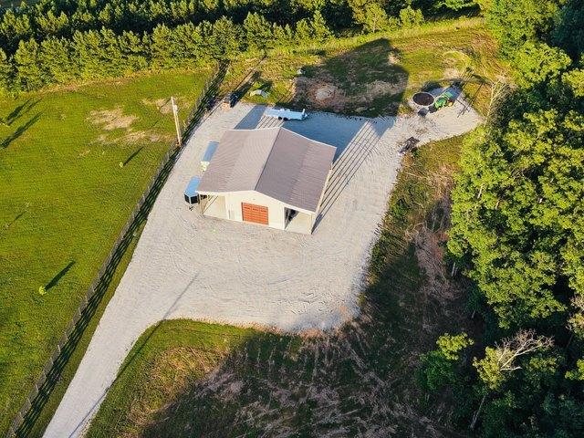 27 Davis Ln, Lawrenceburg, TN 38464