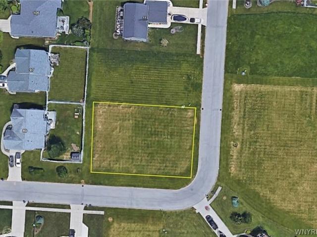 27 Desales Cir, Lockport, NY 14094