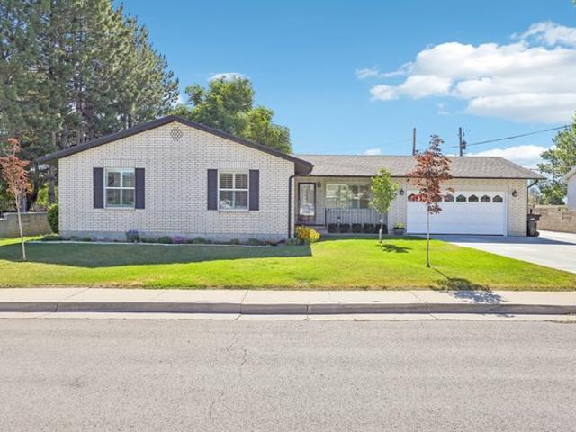 27 Deseret Cir, Grantsville, UT 84029