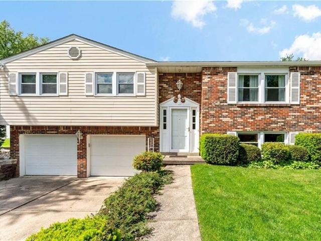 27 Dover Rd, Irwin, PA 15642