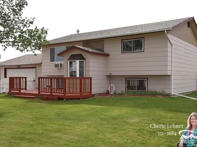 27 Dunham Rd, Glenrock, WY 82637