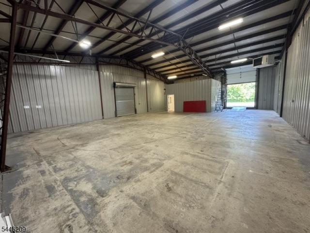 27 E Main St
