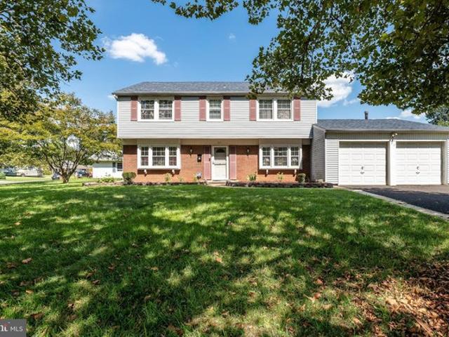 27 East Ln, Willingboro, NJ 08046