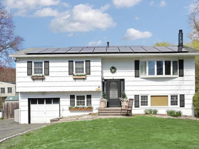 27 Eastlake Dr, Thiells, NY 10984