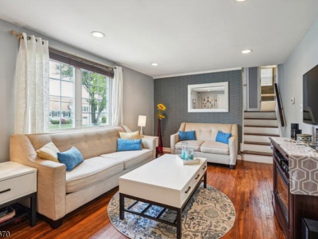 27 Edgewood Ave