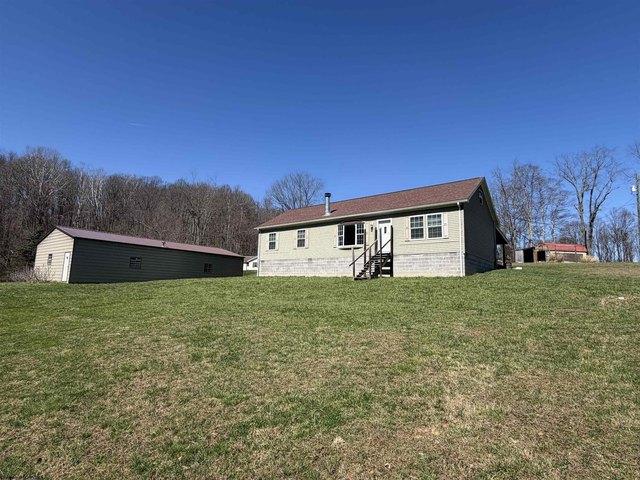 27 Edinburgh Ln, Rivesville, WV 26588