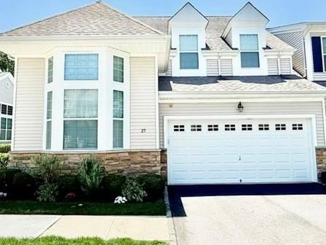 27 Emilie Dr, Center Moriches, NY 11934
