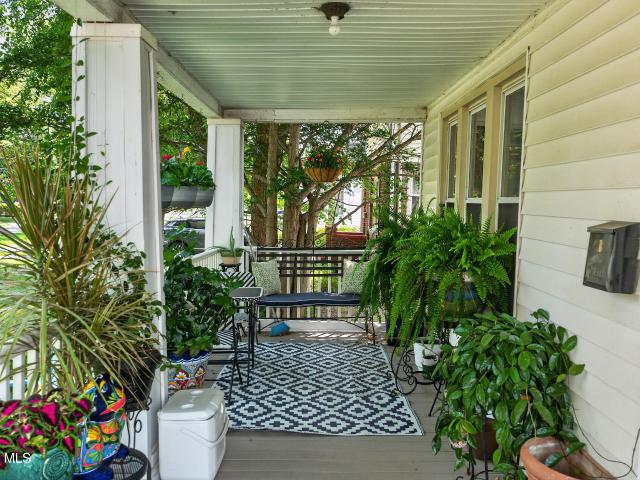 27 Euclid Avenue