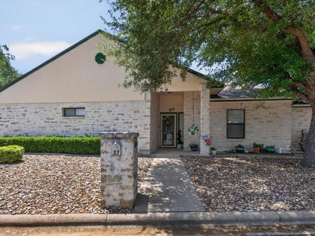 27 Fairway Ln, Meadowlakes, TX 78654
